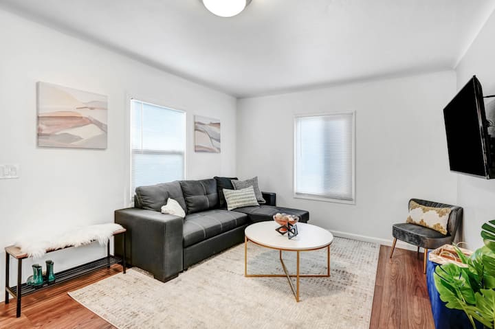 Tranquil Metro Abode • Pet Friendly - San Marino, CA