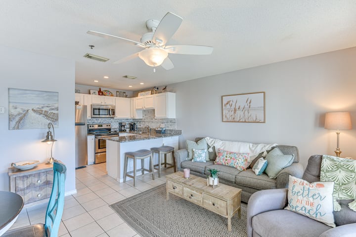 Lovely Destin Condo W/ Pool Access: Walk To Beach! - Destin, FL