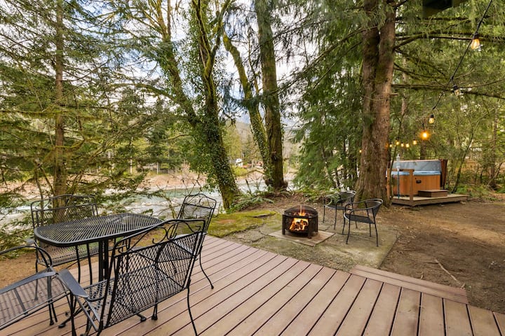 High River Haven 2.0 - River Access W/ Spa - Index, WA
