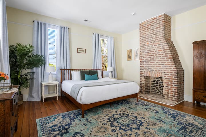 Downtown Condo Just Steps To Upper King - Charleston, SC