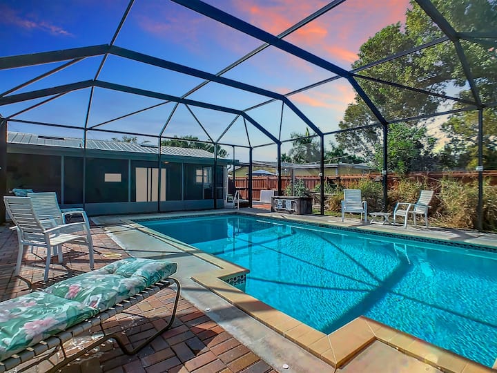 Beach, Salt Water Pool, & Hot Tub! - Bonita Springs, FL