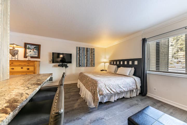 Deluxe Studio W/kitchen #115at Donner Lake Village - Truckee, CA