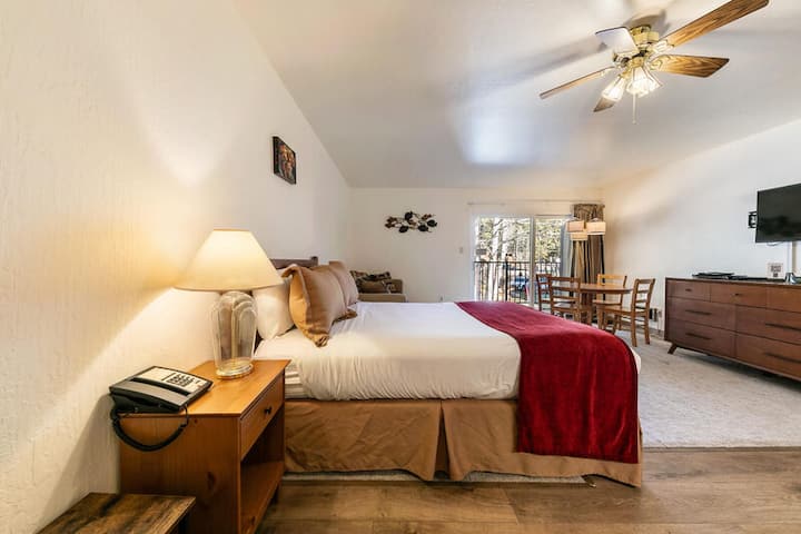 Studio W/kitchen #213 At Donner Lake Village - Truckee, CA