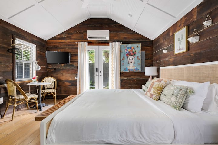Charming King Studio Bungalow - Charleston, SC