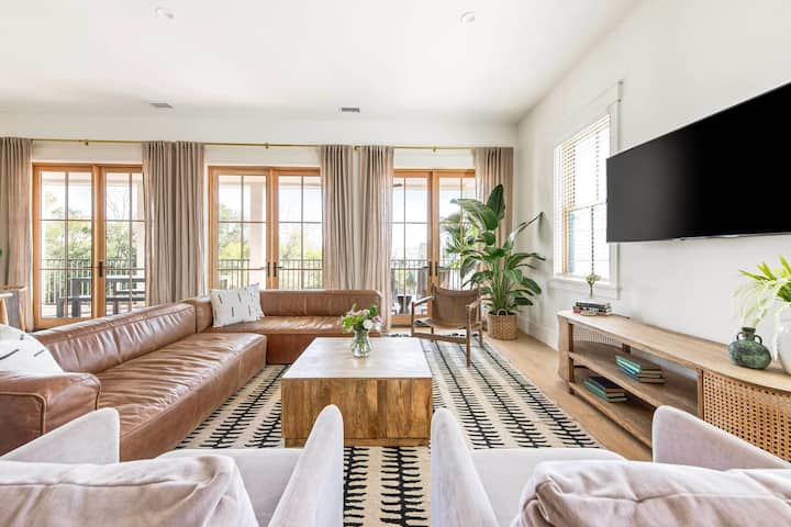Luxurious Penthouse - Steps From King Street - Charleston, SC