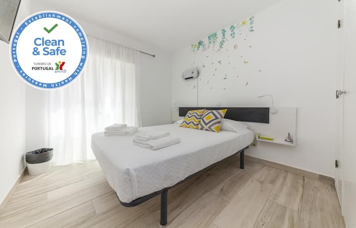 M 03 - Bedroom 3 At Martin & Tomas Guesthouse - Lagos