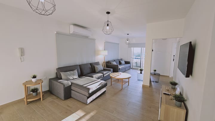 Stay: Sky Apartment |2 Br| City Center| Seaview - Limassol