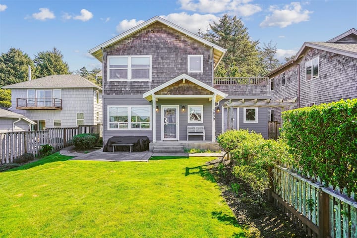 Holiday House - New Listing! - Cannon Beach, OR