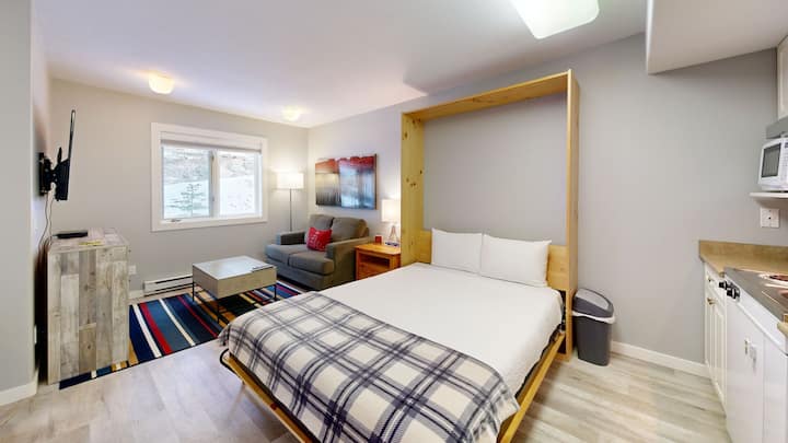Snow Creek #13 Suite - Sun Peaks