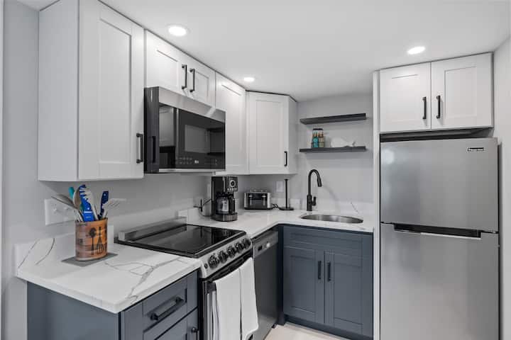 Beach Condo 5 Min Walk To Beach, Shops, Boardwalk - Hampton Beach, NH
