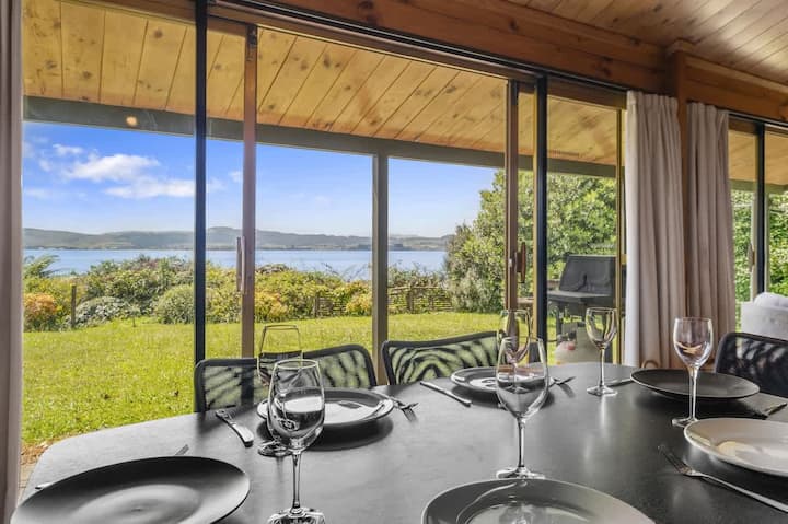 Kawaha On The Lake | Great Lake Views With Kayaks - Rotorua