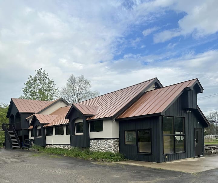 The 6-pack Suite @ Sunrise - Ellicottville, NY