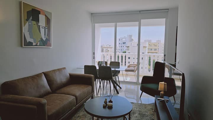Stay: Cosmo City Suite 501 | City Center | Balcony - Nicosia