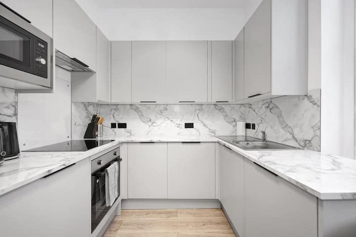 High Spec 1-bedroom Apartment In London! - London