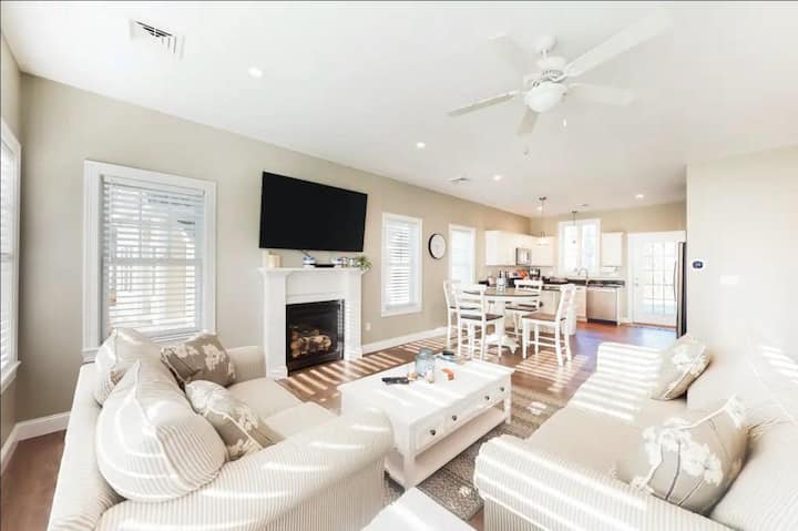 Easy Access Cottage, Pool, Clubhouse, Gym, Trails - Kennebunk, ME