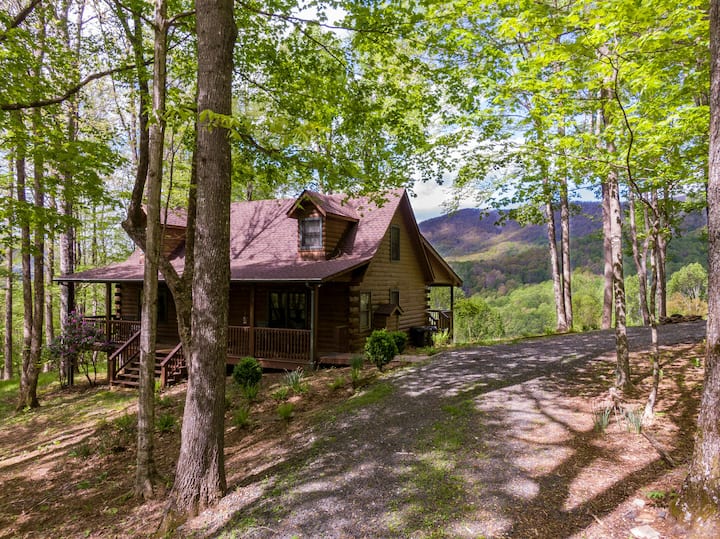 Buck Ridge - Mtn Views, Hot Tub, Perfect Location! - West Jefferson, NC