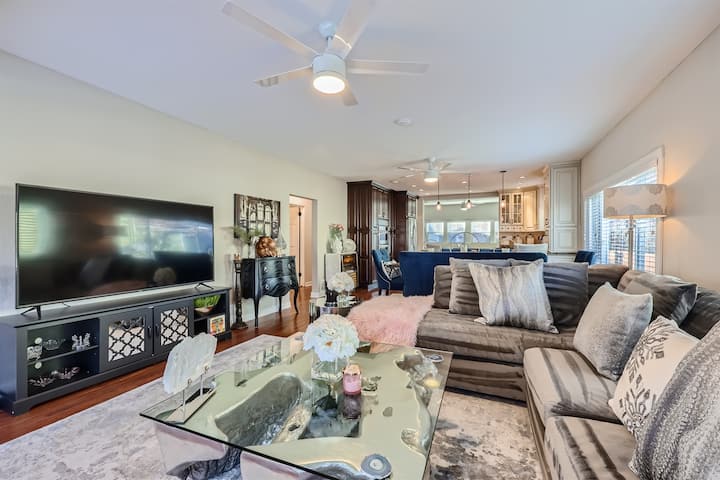 Discover Tranquil Elegance, Your Charming Retreat - Castle Rock, CO