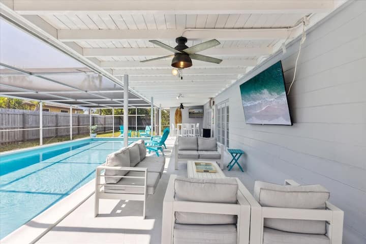Sandy's Place W/ Large Heated Pool - Cocoa Beach, FL