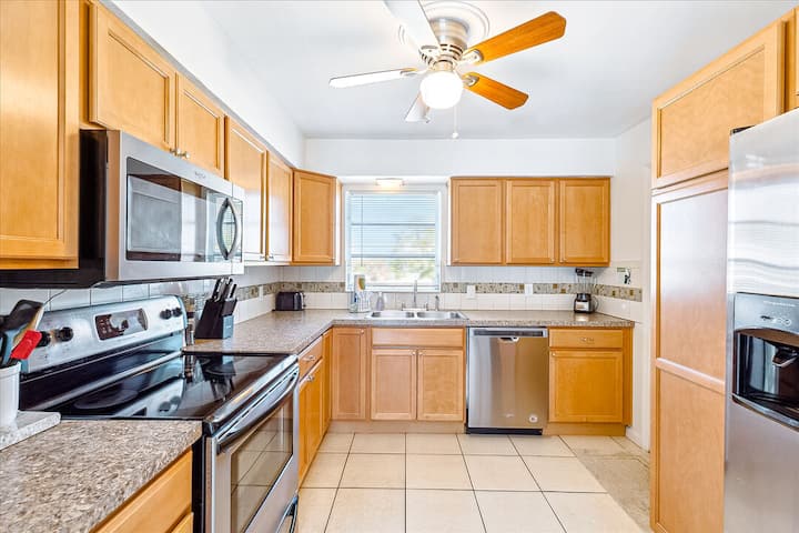 Sandy's Place W/ Large Heated Pool - Cocoa Beach, FL