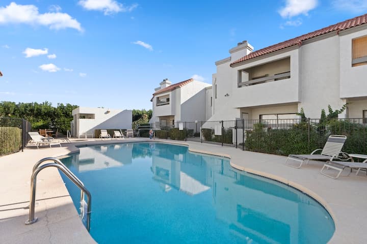 Spacious 1br Condo W/ Patio & Close To Old Town - Scottsdale, AZ