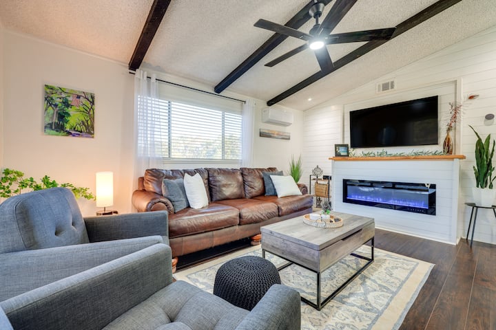 Awesome Canyon Lake Home: Rooftop Deck & Fire Pit! - Canyon Lake, TX
