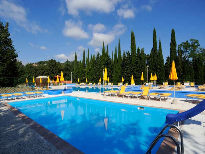 Bungalow Avec Véranda Et Piscine - Alassio