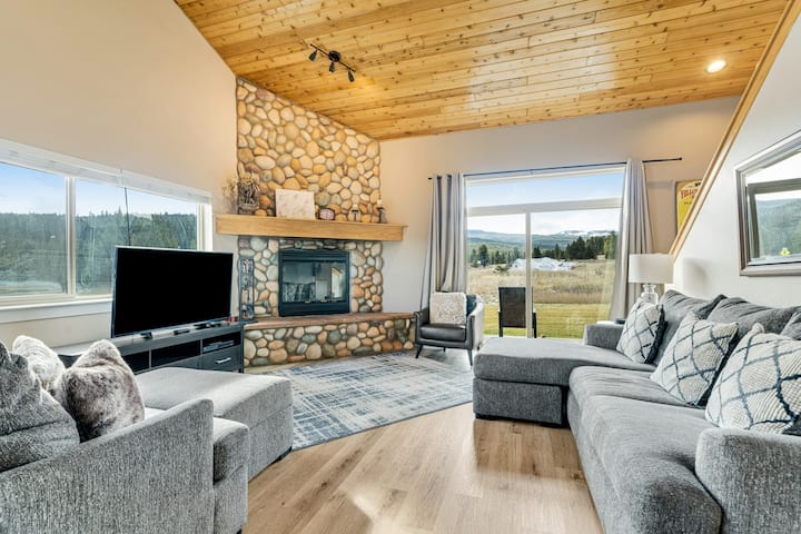 3br Mountain View Townhouse With Fireplace, Patio - Big Sky