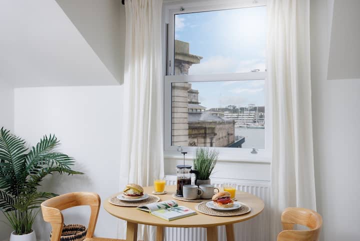 Luxury Penthouse 2 Bed Apartment - Plymouth