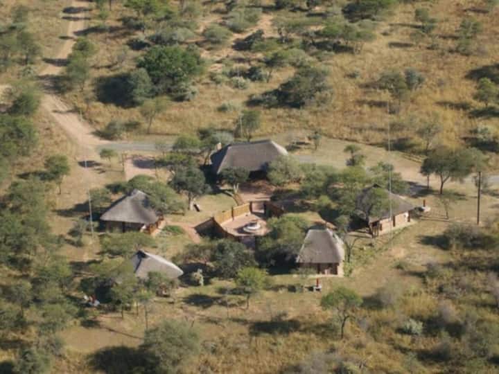 5 Sleeper Thatched Chalet - Mookgopong