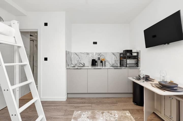Single Studio Flat Close To Camden! - London