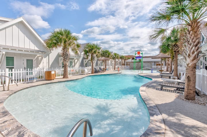 Pool & Pirate Playground | Dog-friendly Beach Walk - Corpus Christi, TX