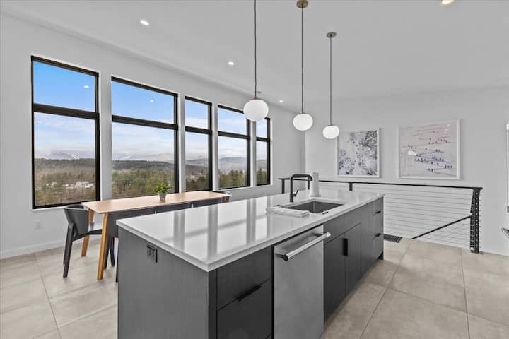 Brand New! Modern Design With Mountain Views! - Stowe, VT