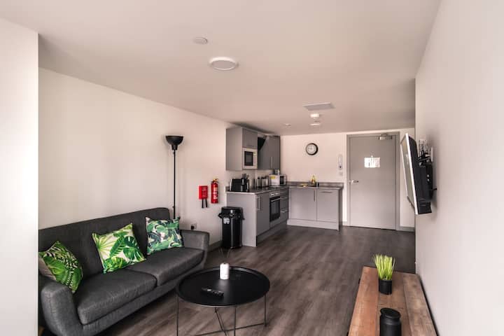 Cozy 1-br | Steps From Liverpool Centre - Liverpool