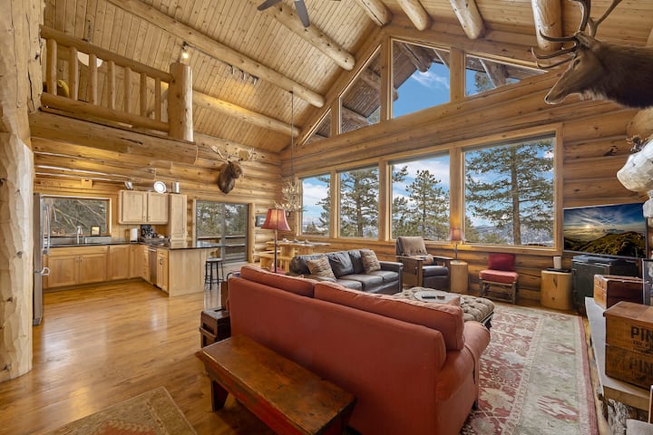 Mounticello Log Cabin - Relaxing Patio & Firepit - Estes Park, CO
