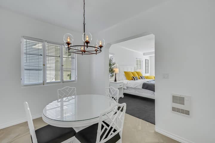 Oceanview Studio With Large Balcony - Santa Monica, CA