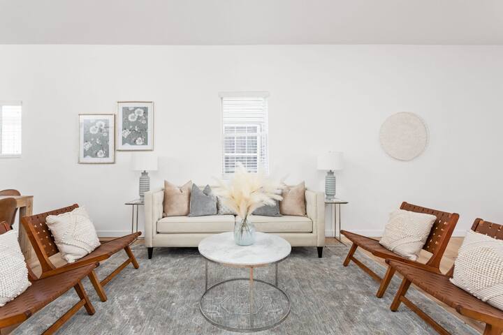 Indy Stay | Bring Your Crew + Pets | Sleeps 7 - Indianápolis, IN