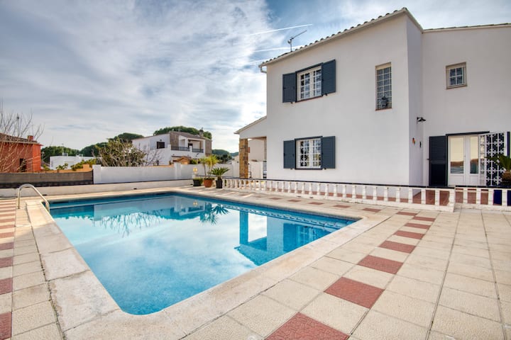 La Paloma : Maison Avec Piscine Privée à L'escala, - L'Escala
