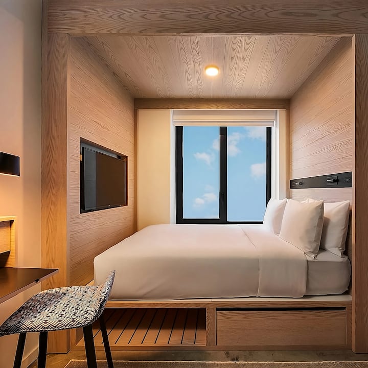 Studio Room At Radio Hotel, Pets Allowed! - Bronx, NY