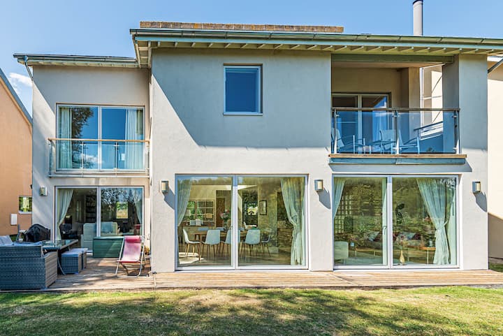 Falcon House (Cw73), Lower Mill Estate, Cotswolds - Cirencester