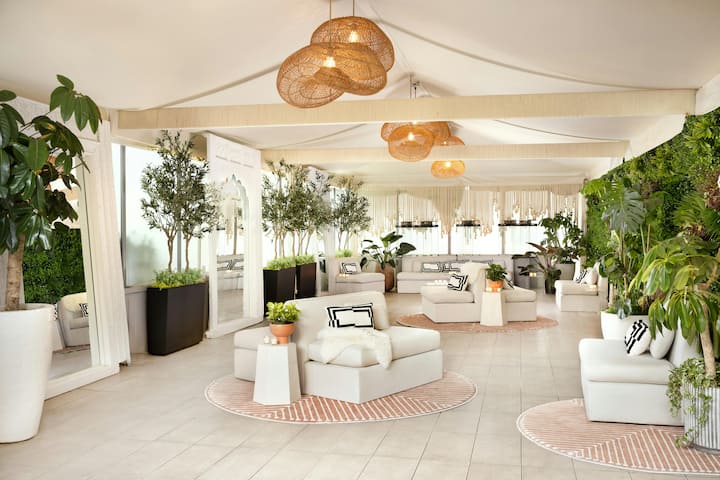 Ocean And City Views From Top-floor Bar/restaurant - Santa Monica, CA