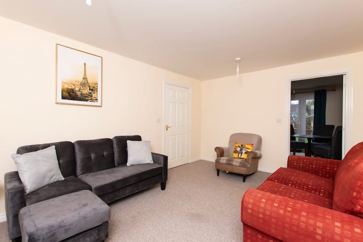 8 Guests - 4 Bedrooms - Parking - Garden - Norwich