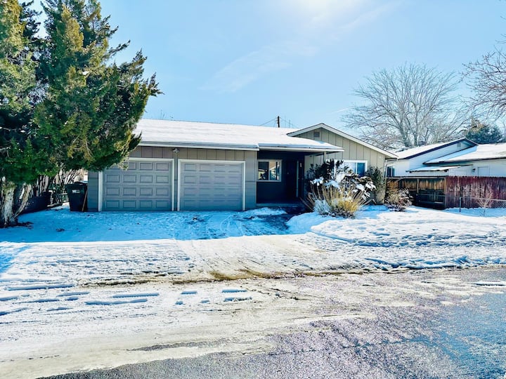 5bdr/3baths/7tvs/sleeps18/11 Beds/pet Ok - スパークス, NV
