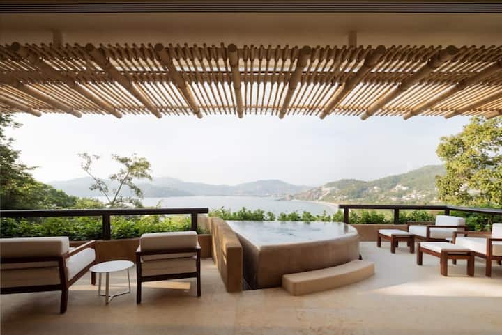 Zihua Bay Jewel: Lux 3-bdrm Ph Steps From Beach - Zihuatanejo