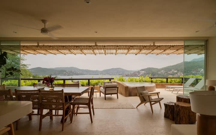 Zihua Bay Jewel: Lux 3-bdrm Ph Steps From Beach - Zihuatanejo