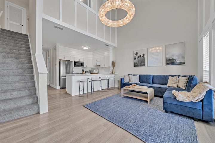 New Crystal Beach Home Across From Beach! King Bed - Destin, FL