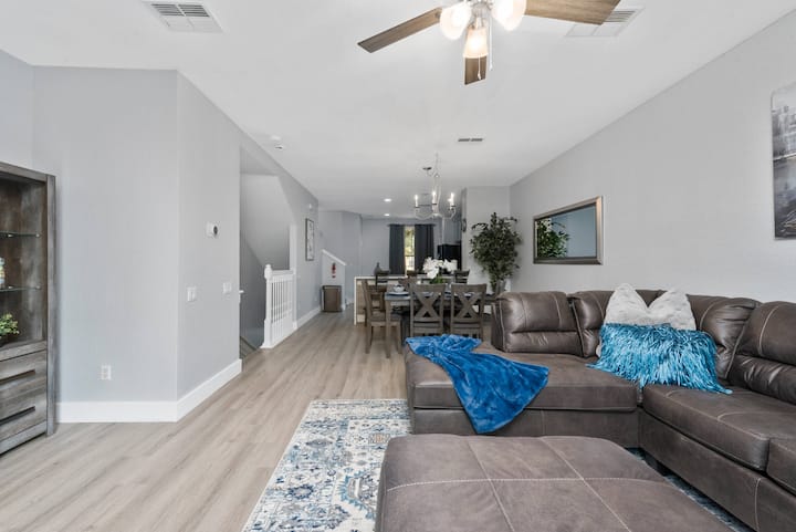 Epic Location | 3br Home W/ Full Comfort - Orlando