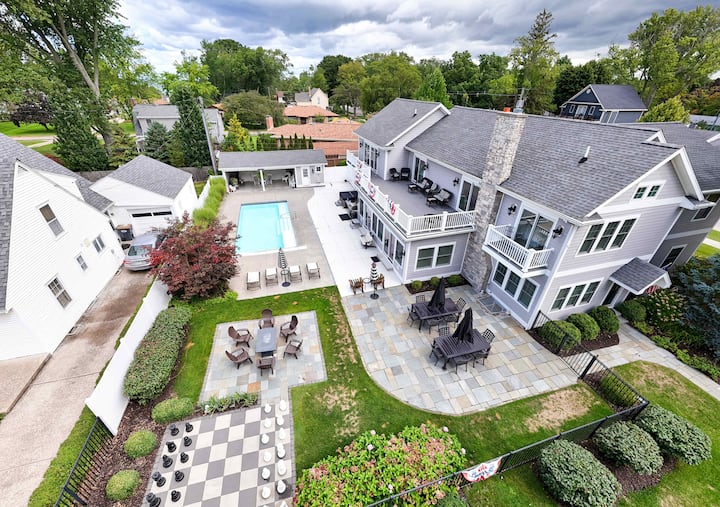 Lamb Guest | Private Pool, Hot Tub, Cabana, Dogs - South Haven, MI