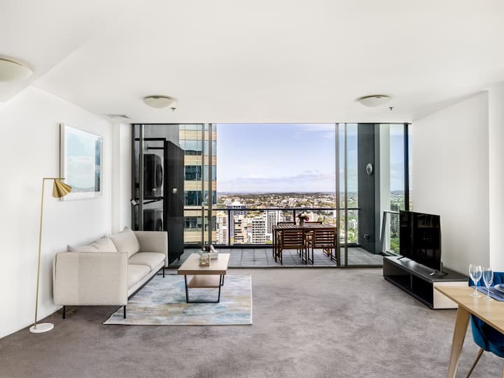 2br Apt In The Heart Of The City W/ Stunning View - 뉴스태드