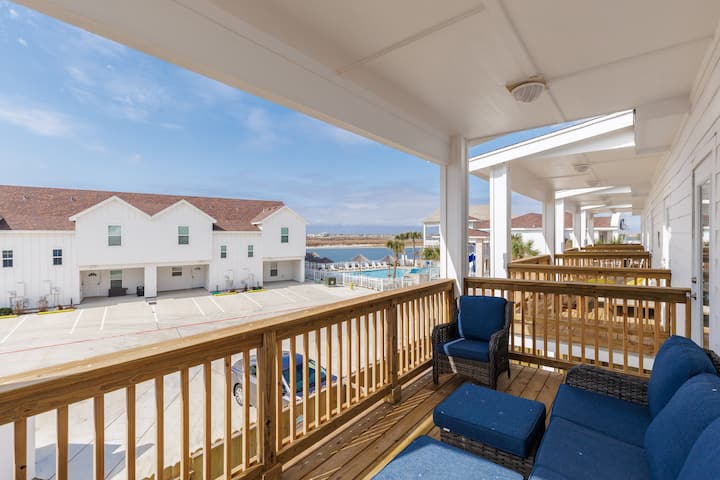 Family Fun Retreat | Pet-friendly & Pools - North Padre Island, TX