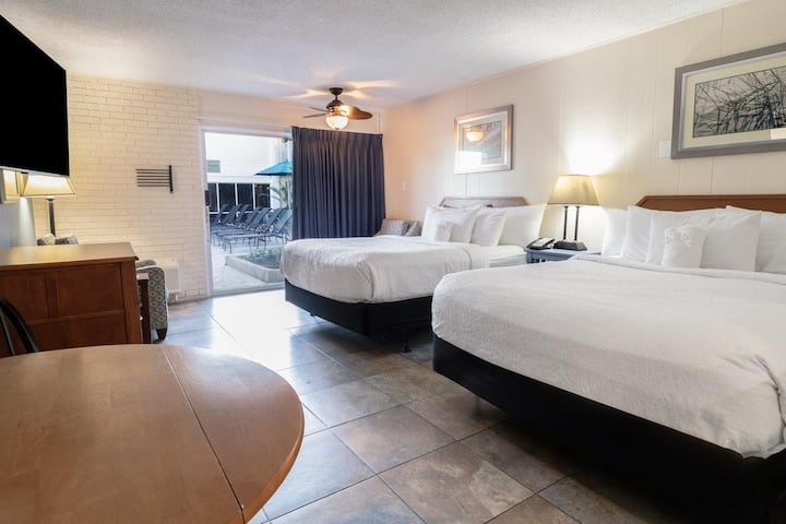 Beach Dreams, Pool View Room, 1st Floor Sleeps 4 - Pawleys Island, SC